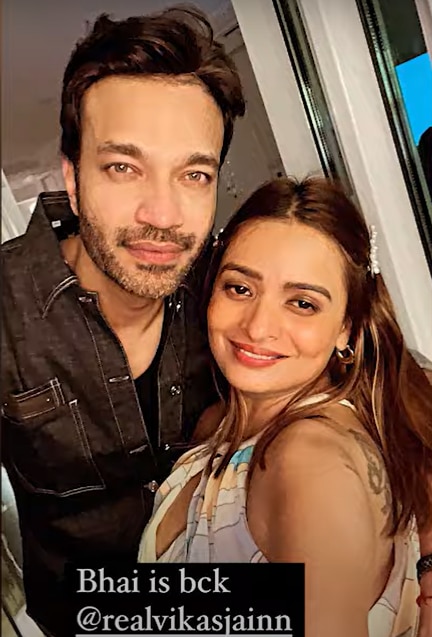 Vicky Jain parties with Ayesha Khan, Isha Malviya after ‘Bigg Boss 17’ eviction - India Today